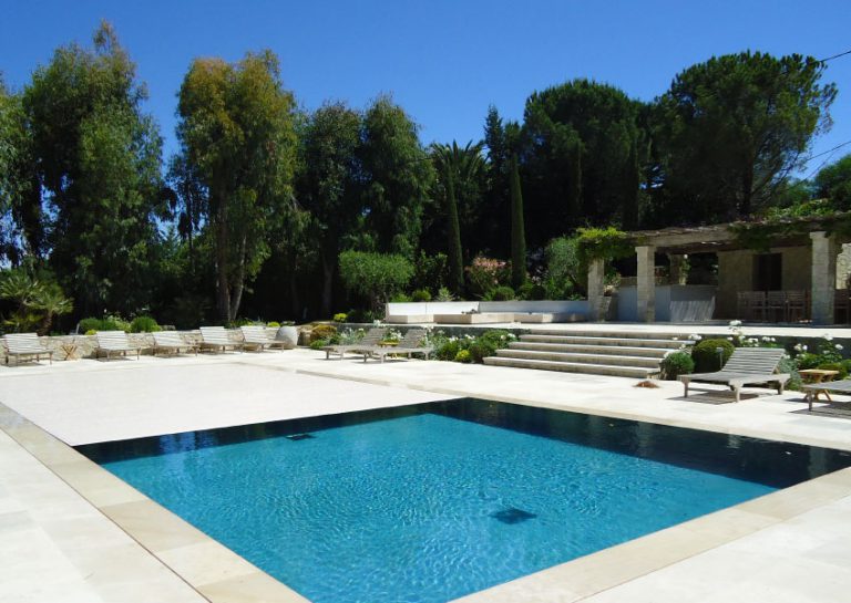 Submerged slatted pool covers - Unibad