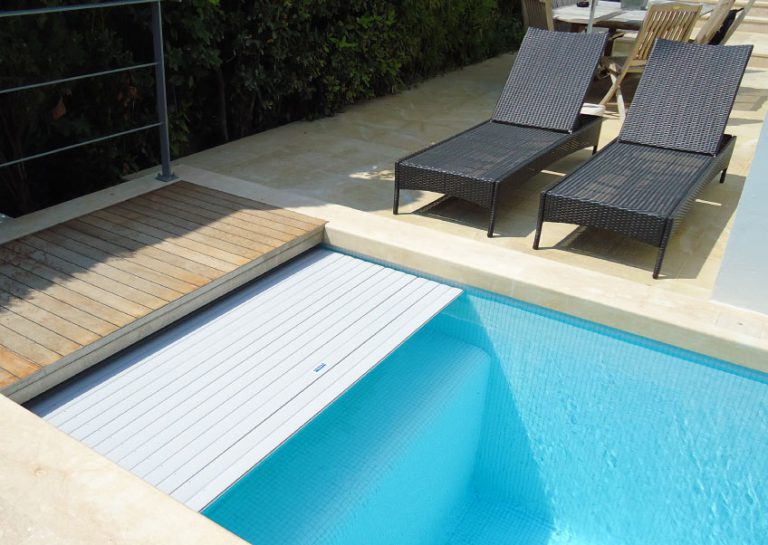 Submerged slatted pool covers - Unibad